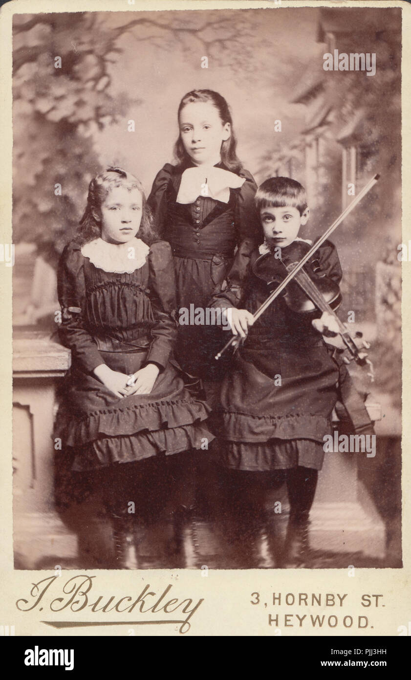 Victorian children playing hi-res stock photography and images - Alamy