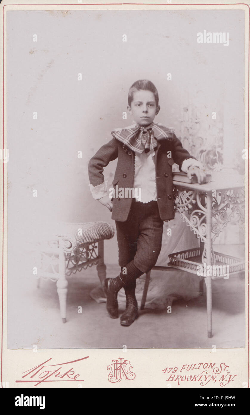 Victorian boy child hi-res stock photography and images - Alamy