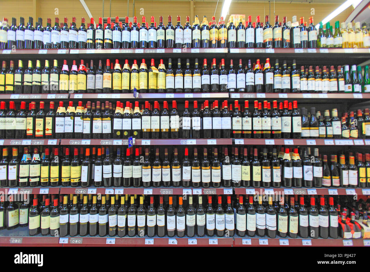 France, supermarket wine department Stock Photo - Alamy
