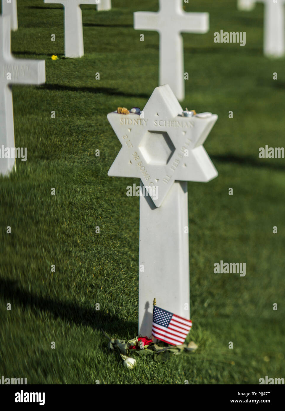 American Cemetery of Omaha Beach ,jewish cross close up Stock Photo - Alamy