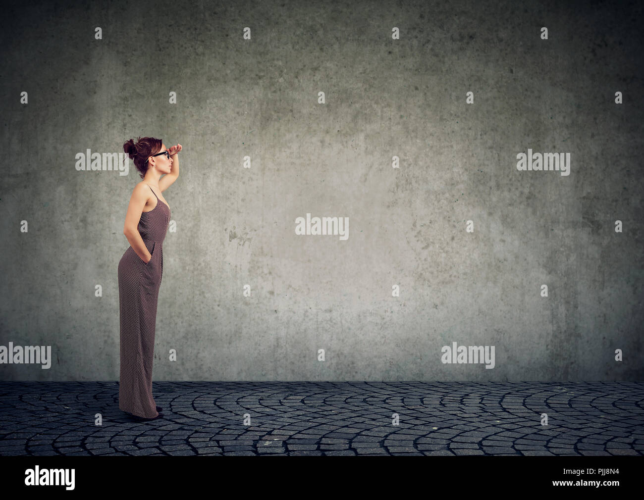 Girl looking far away hi-res stock photography and images - Alamy
