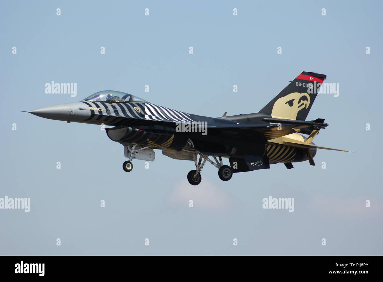 F-16 Fighting Falcon Stock Photo - Alamy