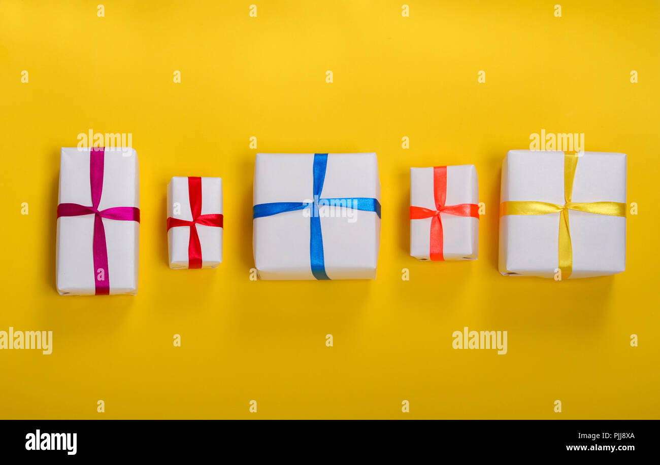Row of gifts hi-res stock photography and images - Alamy