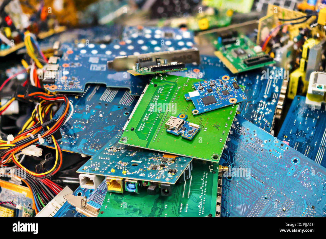 Electronic waste hi-res stock photography and images - Alamy