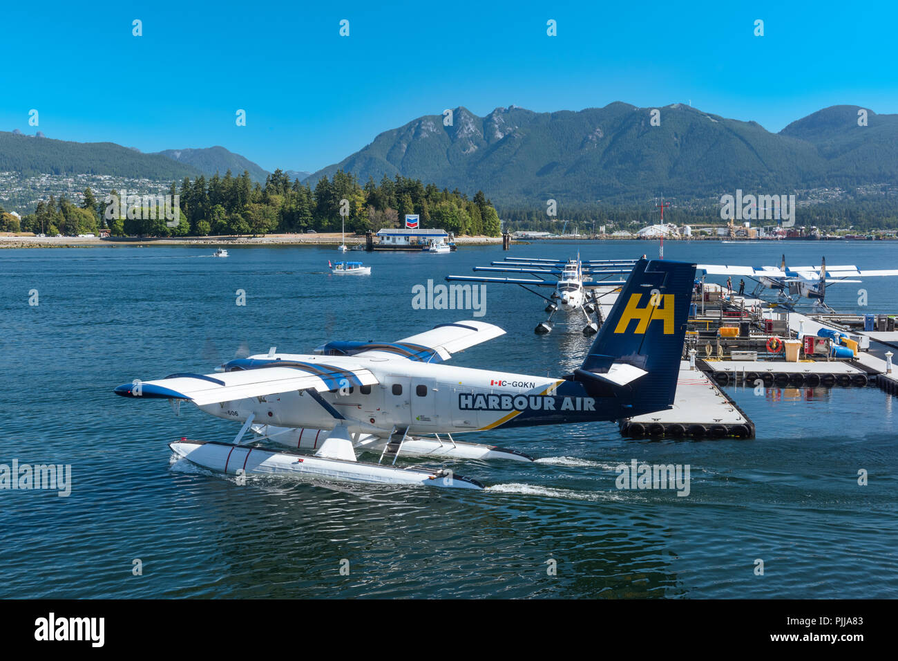 Vancouver harbour water aerodrome hi-res stock photography and images ...