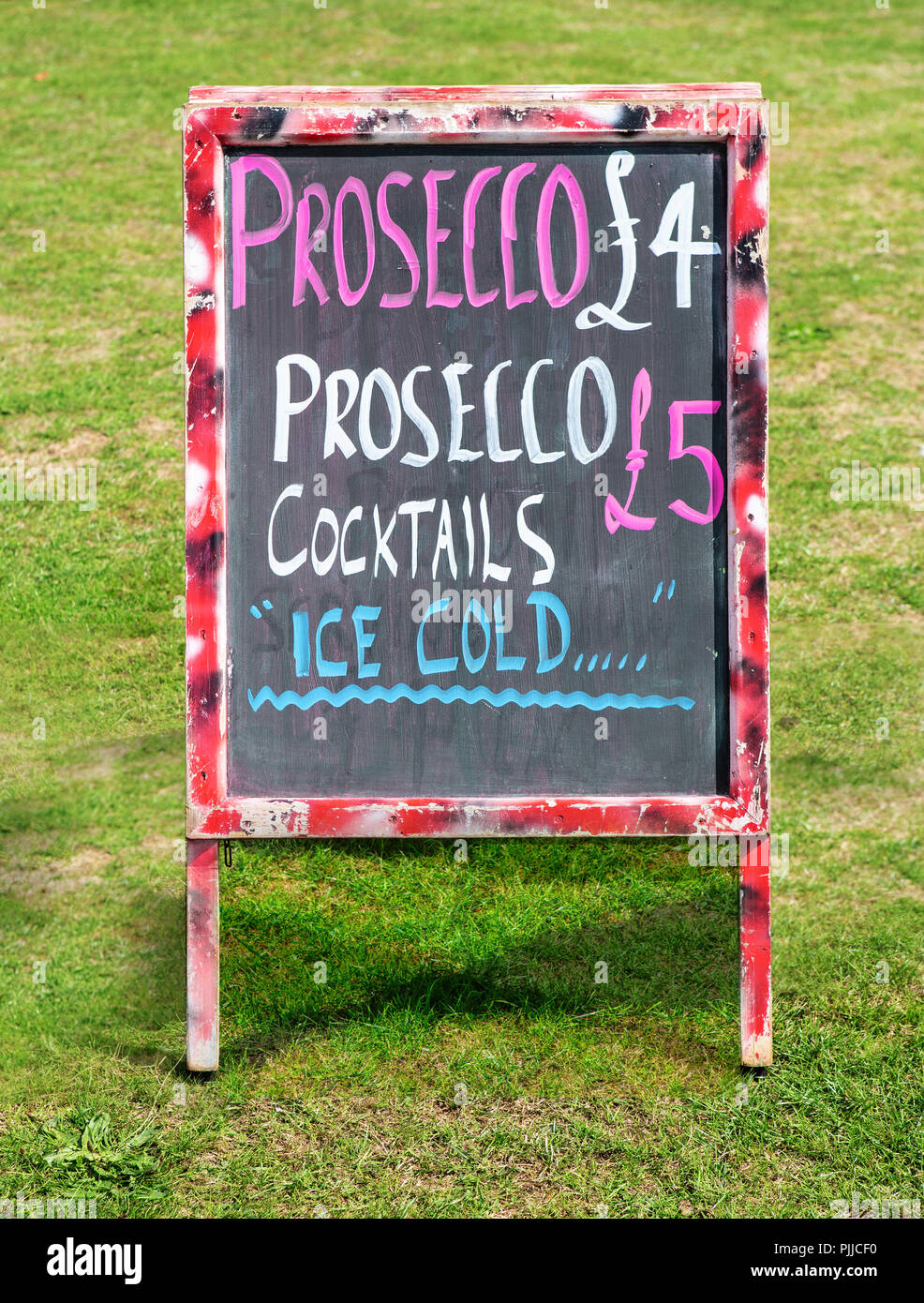Prosecco and Cocktails Sign on a blackboard Stock Photo - Alamy