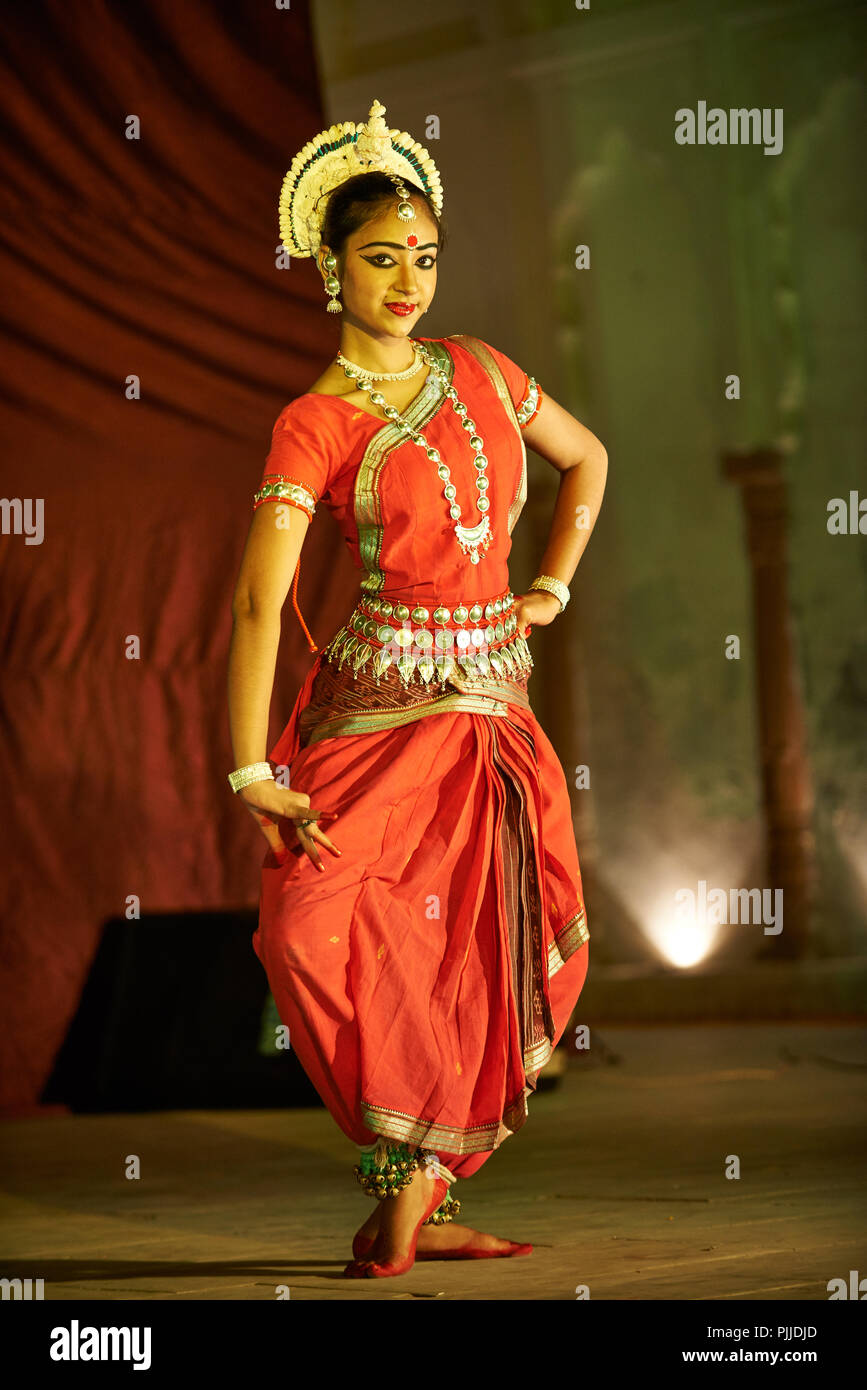 traditional indian dance during Pushkar Mela, Pushkar, Rajasthan, India ...