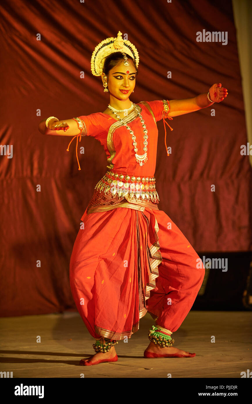 Indian dance hi-res stock photography and images - Alamy