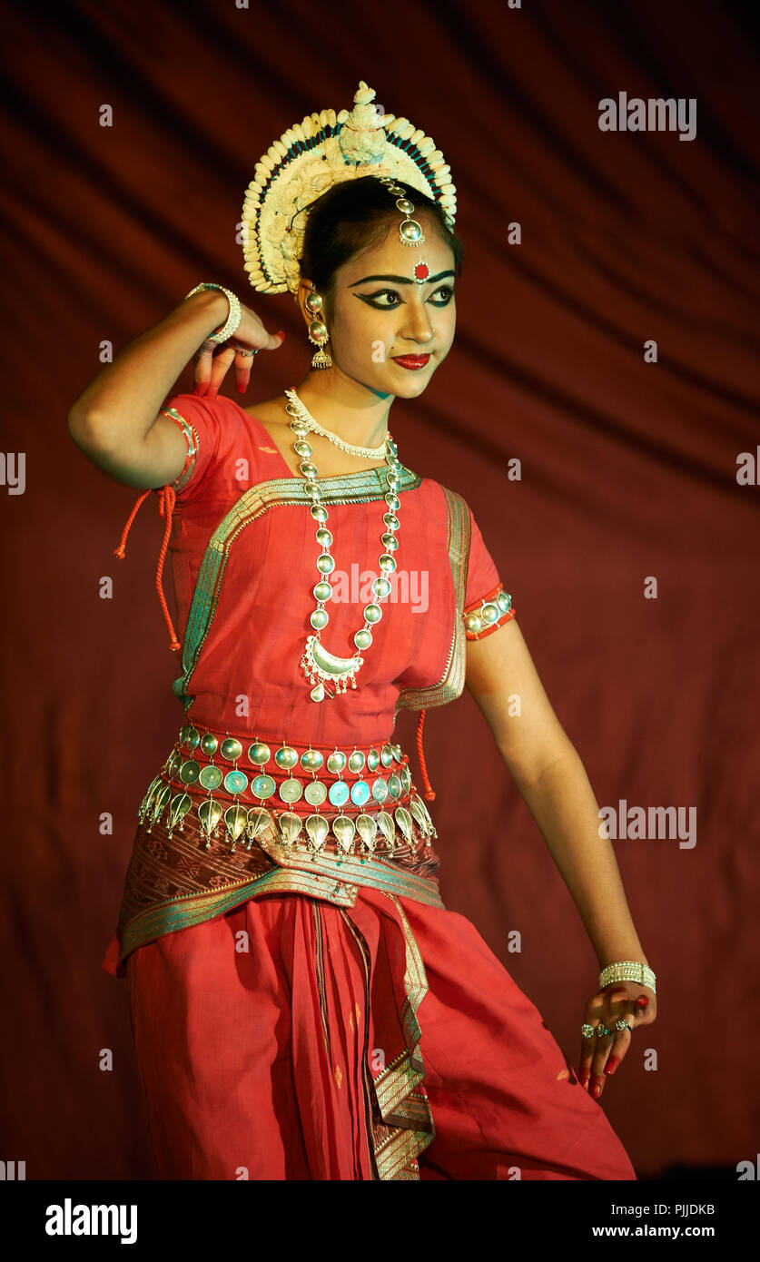 traditional indian dance during Pushkar Mela, Pushkar, Rajasthan, India ...
