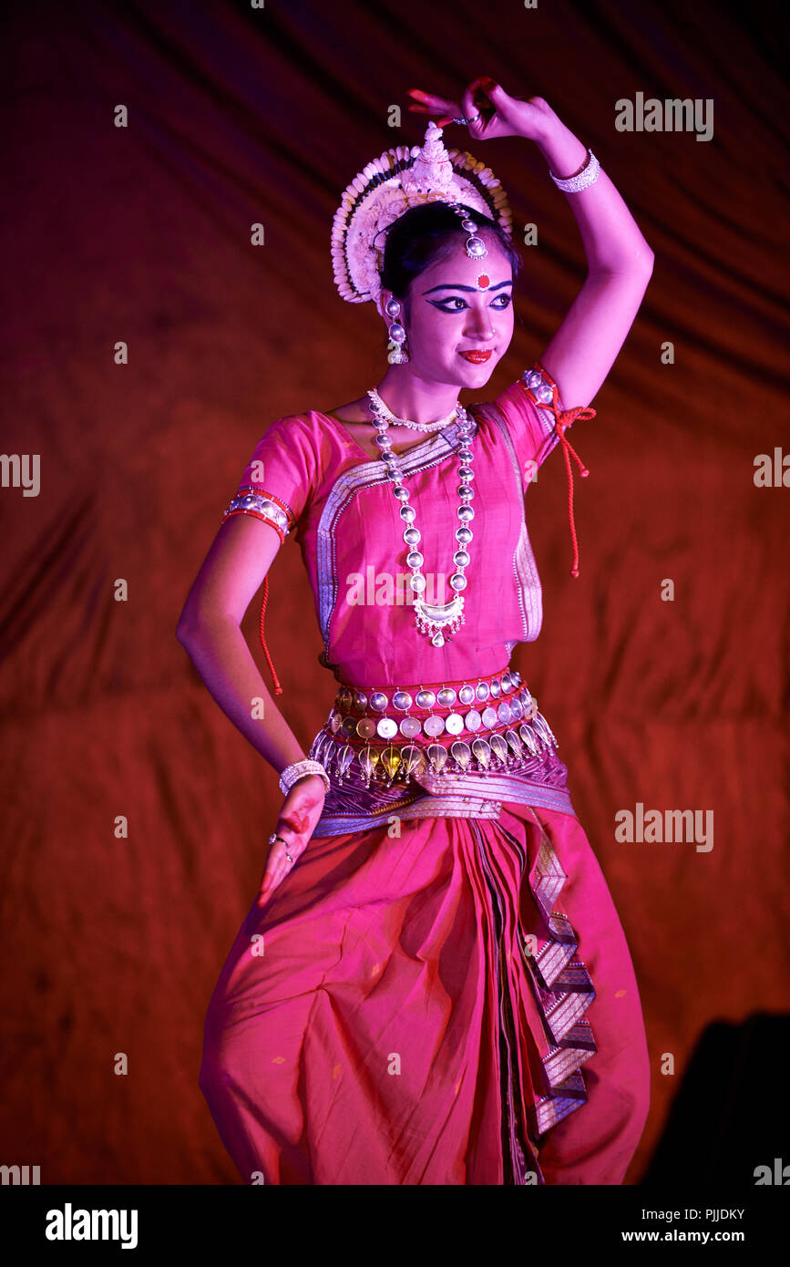 traditional indian dance during Pushkar Mela, Pushkar, Rajasthan, India ...