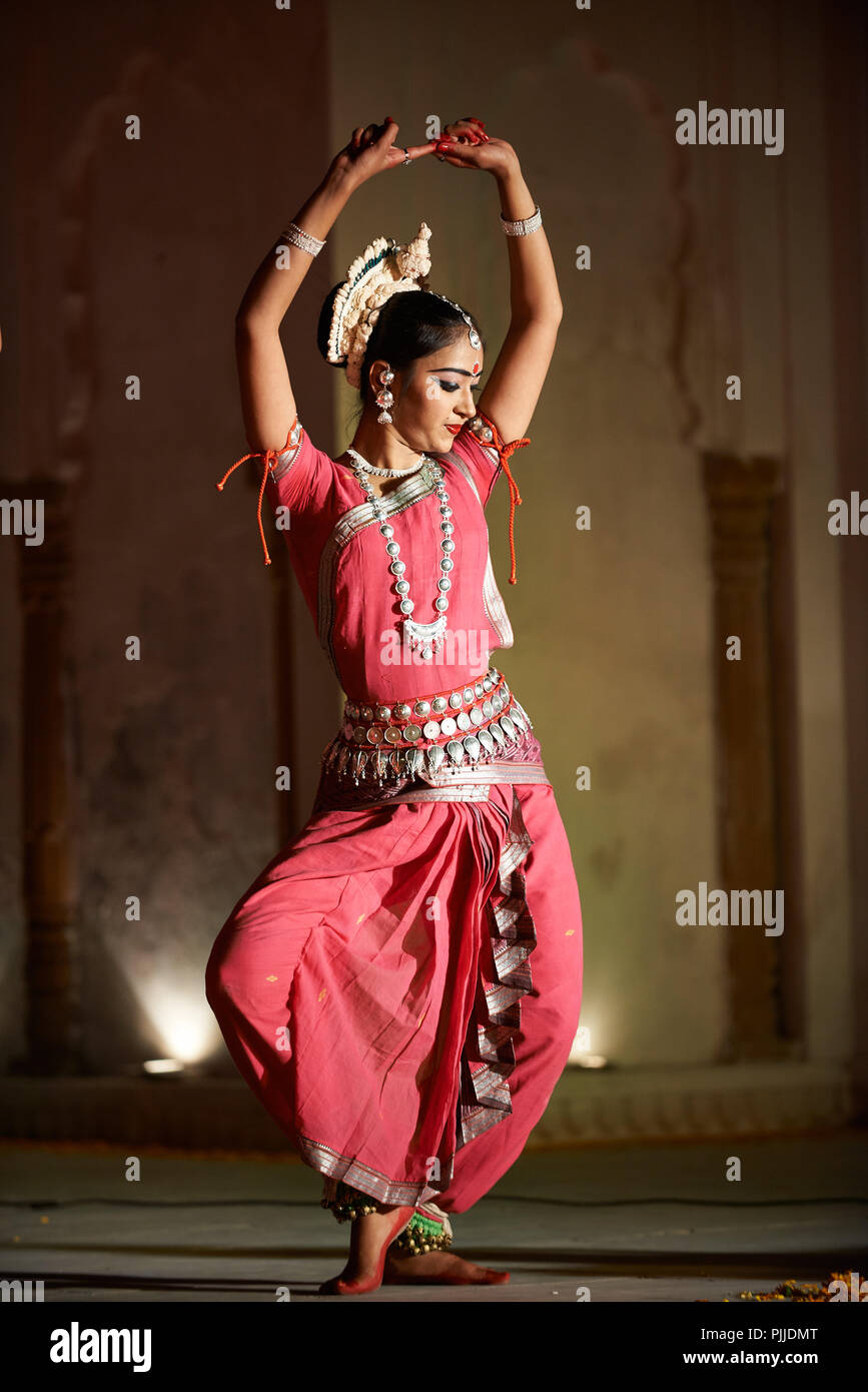 traditional indian dance during Pushkar Mela, Pushkar, Rajasthan, India ...