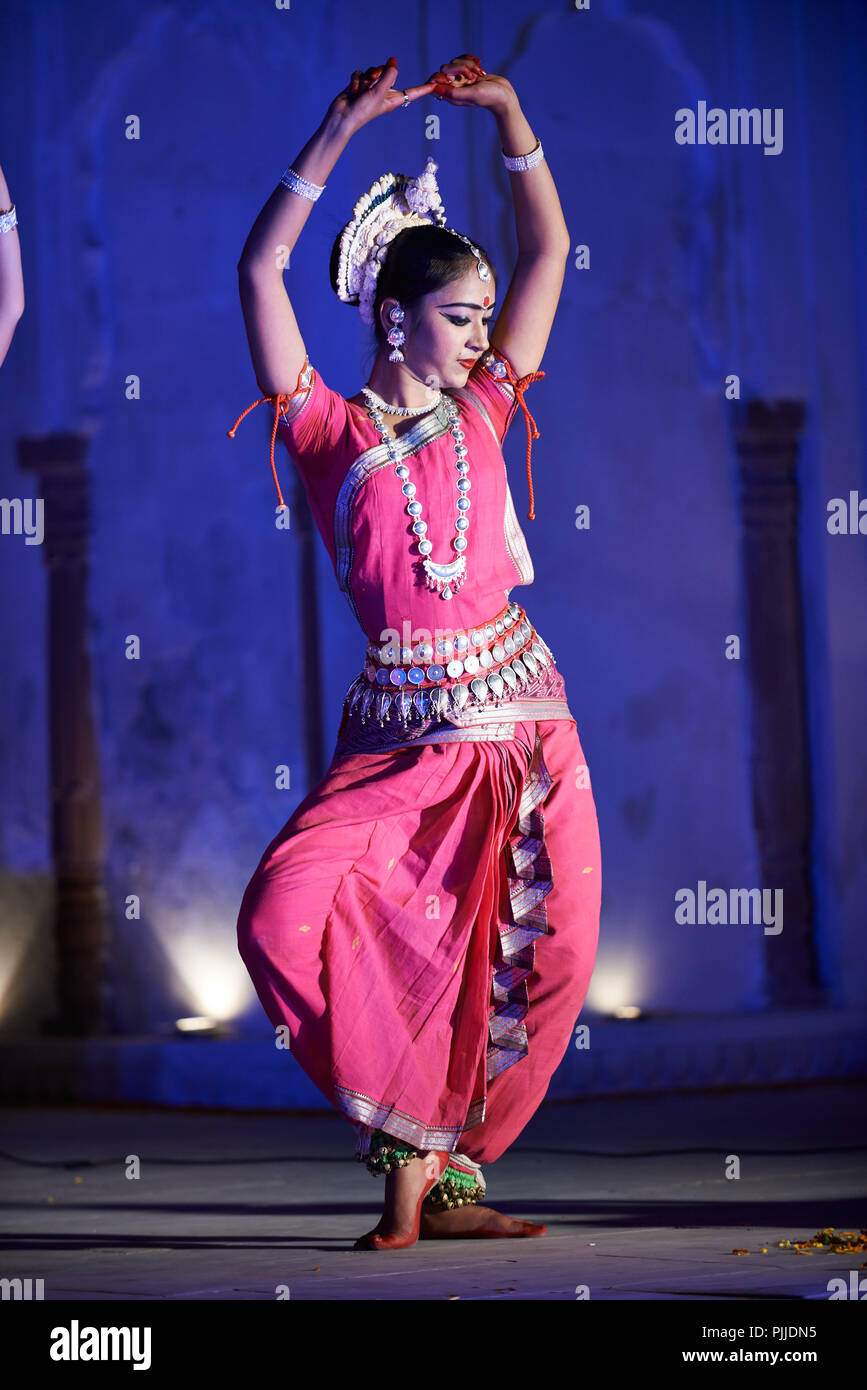 traditional indian dance during Pushkar Mela, Pushkar, Rajasthan, India ...