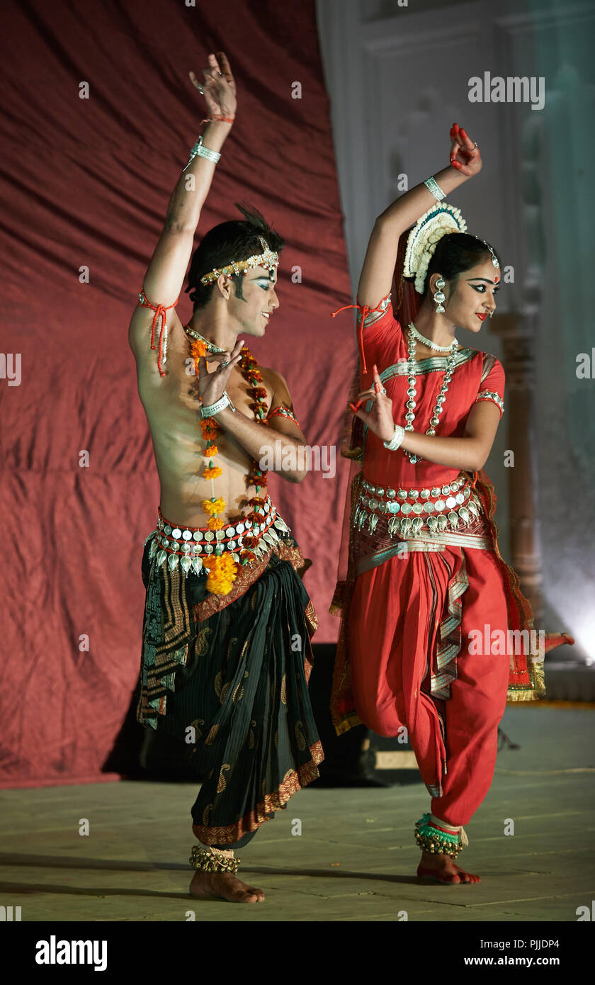 traditional indian dance during Pushkar Mela, Pushkar, Rajasthan, India ...