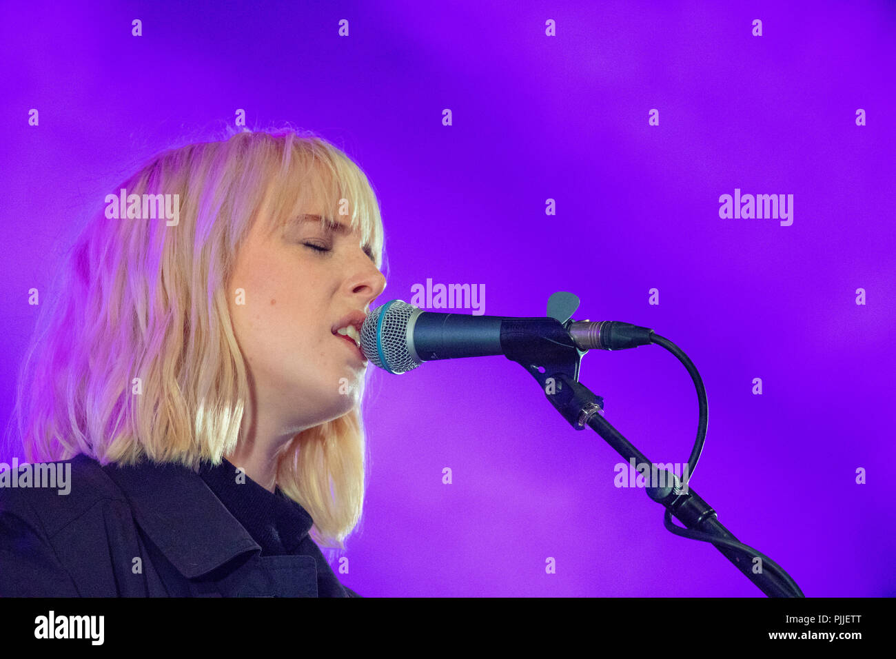 Fenne lily singer hi-res stock photography and images - Alamy