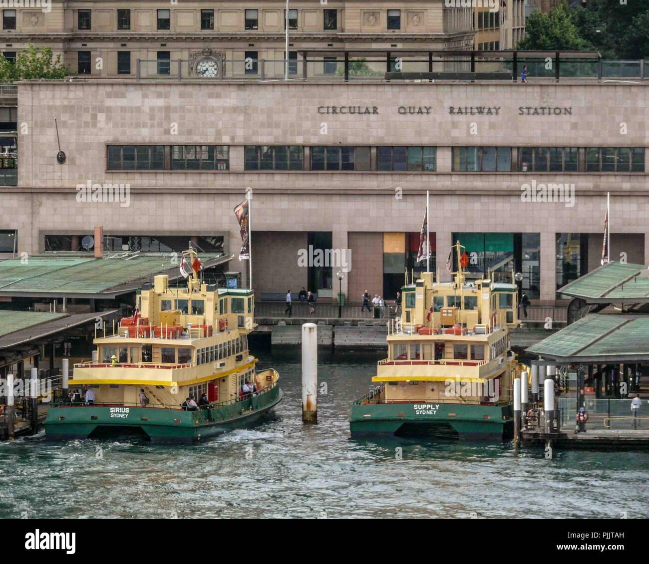 Sydney, New South Wales, Australia. 7th Nov, 2008. Ferries head for the ...