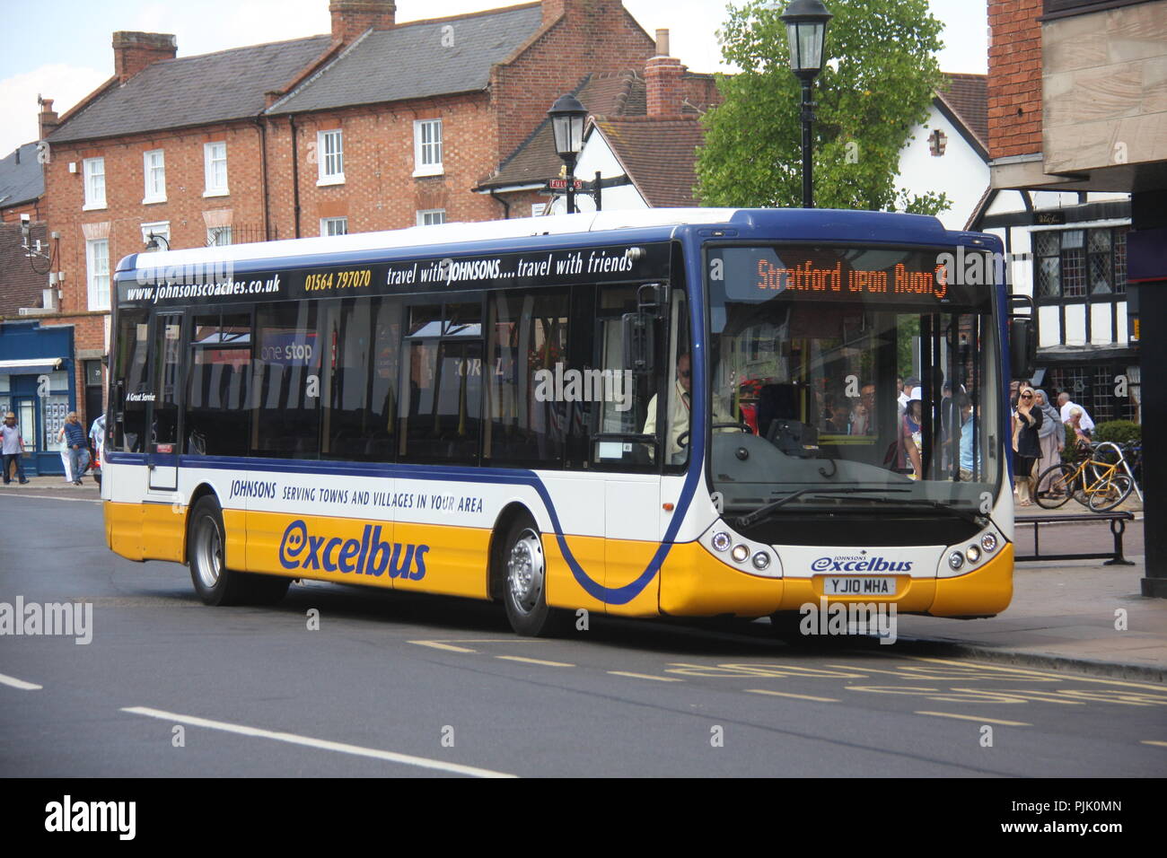 JOHNSONS EXCELBUS IN STRATFORD-UPON-AVON Stock Photo - Alamy