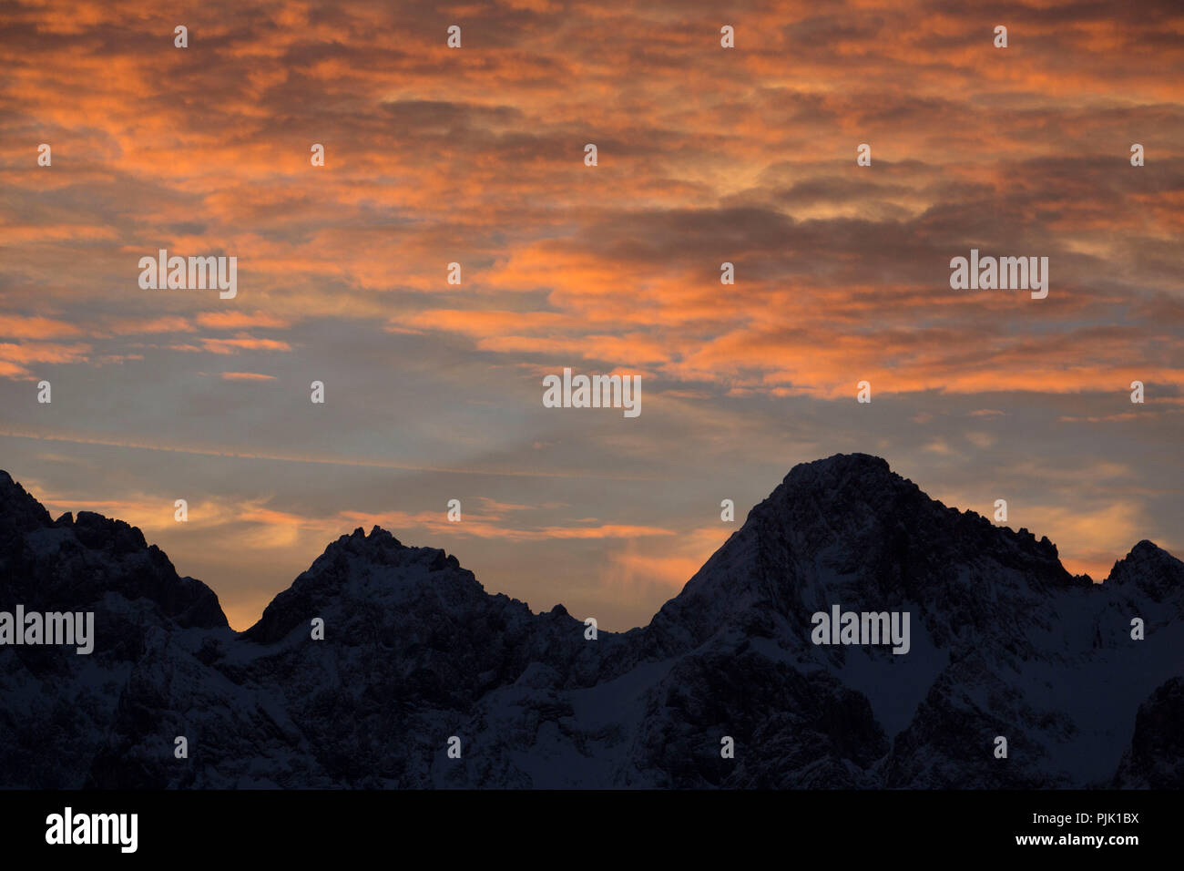 View from the Osterfelderkopf in the direction of Scharnitzspitze in ...