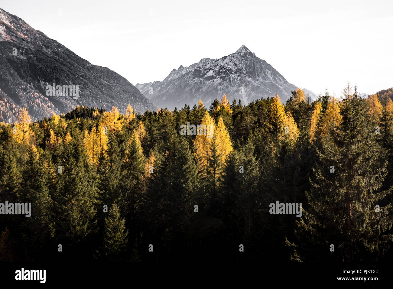 Snoewcovered mountains hi-res stock photography and images - Alamy