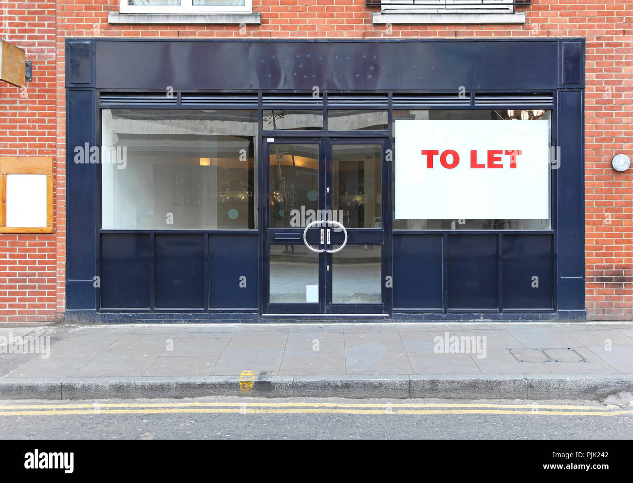 Empty retail store let london hi-res stock photography and images - Alamy