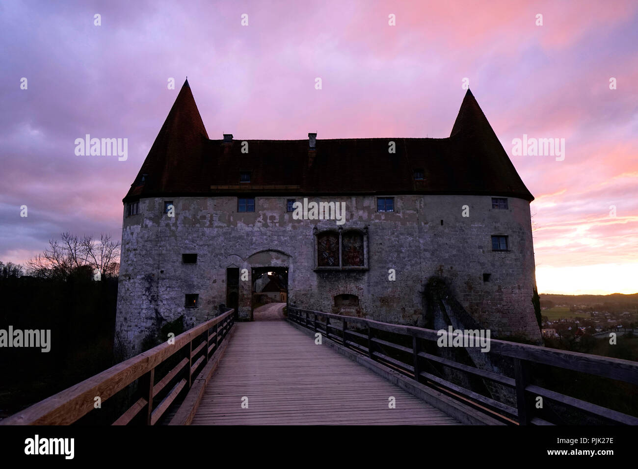 Germany, Bavaria, Upper Bavaria, Burghausen, castle, Georgstor, sunset ...