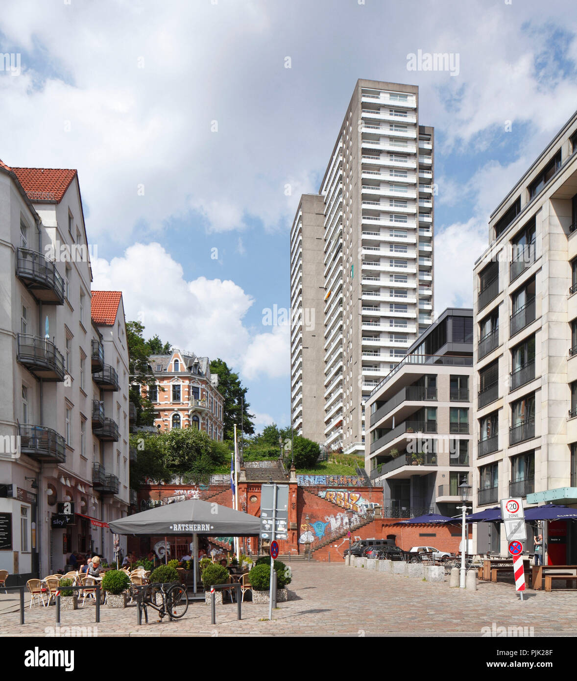 Old High Rise Building Stock Photos & Old High Rise Building Stock ...