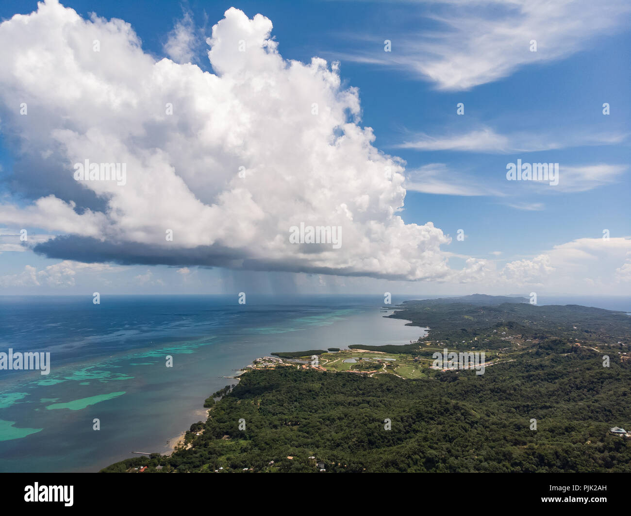 Isolated Rain Column On Caribbean Sea/Ocean Stock Photo - Alamy