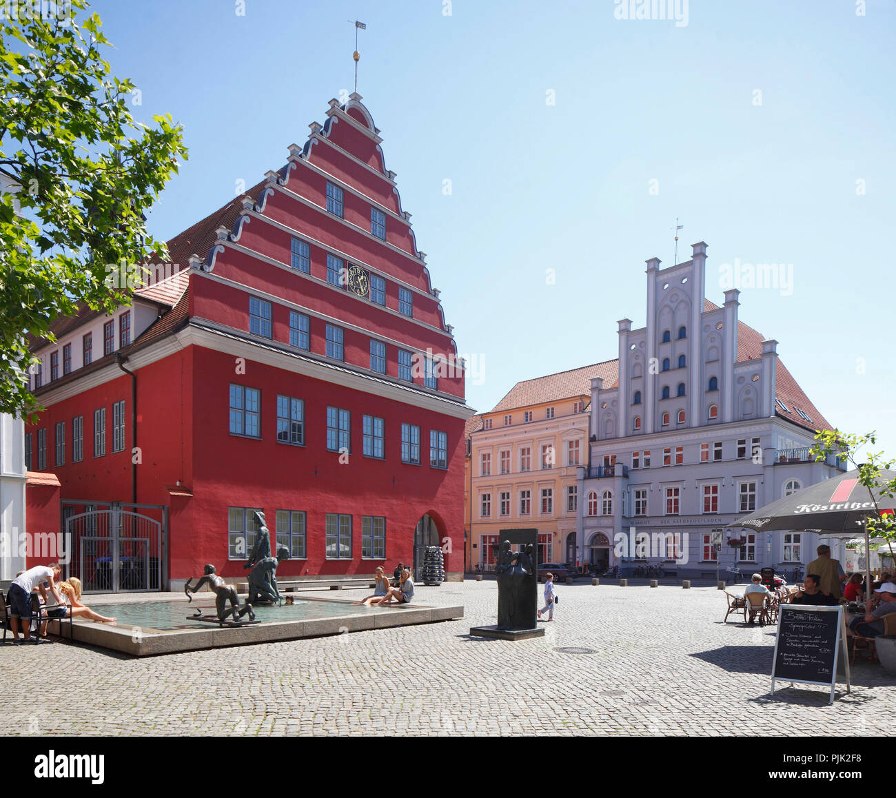 Greifswald, Greifswald fish market with town hall and fish fountain ...