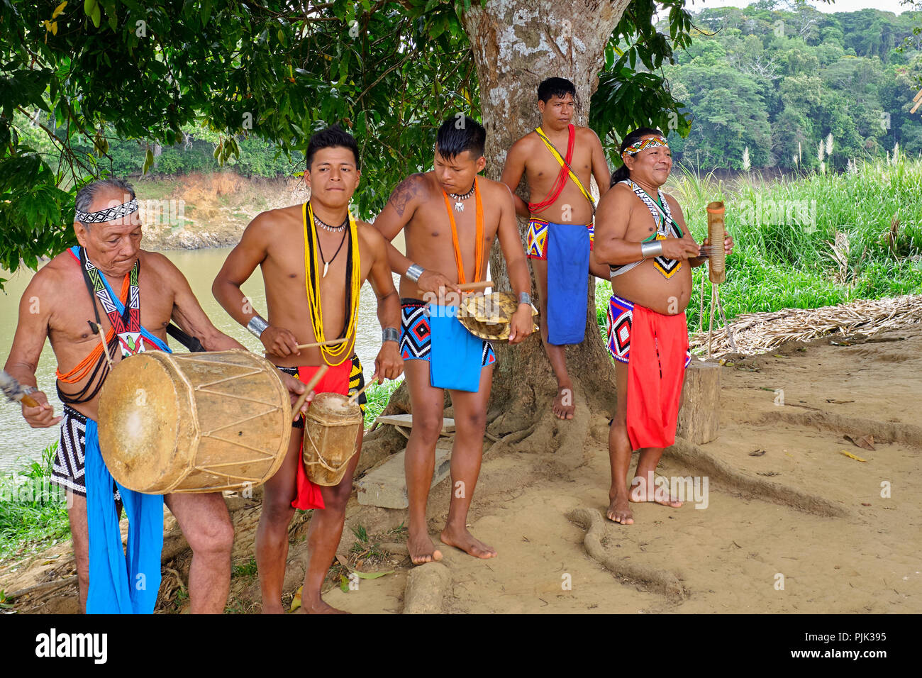 Embera native community panama hi-res stock photography and images - Alamy