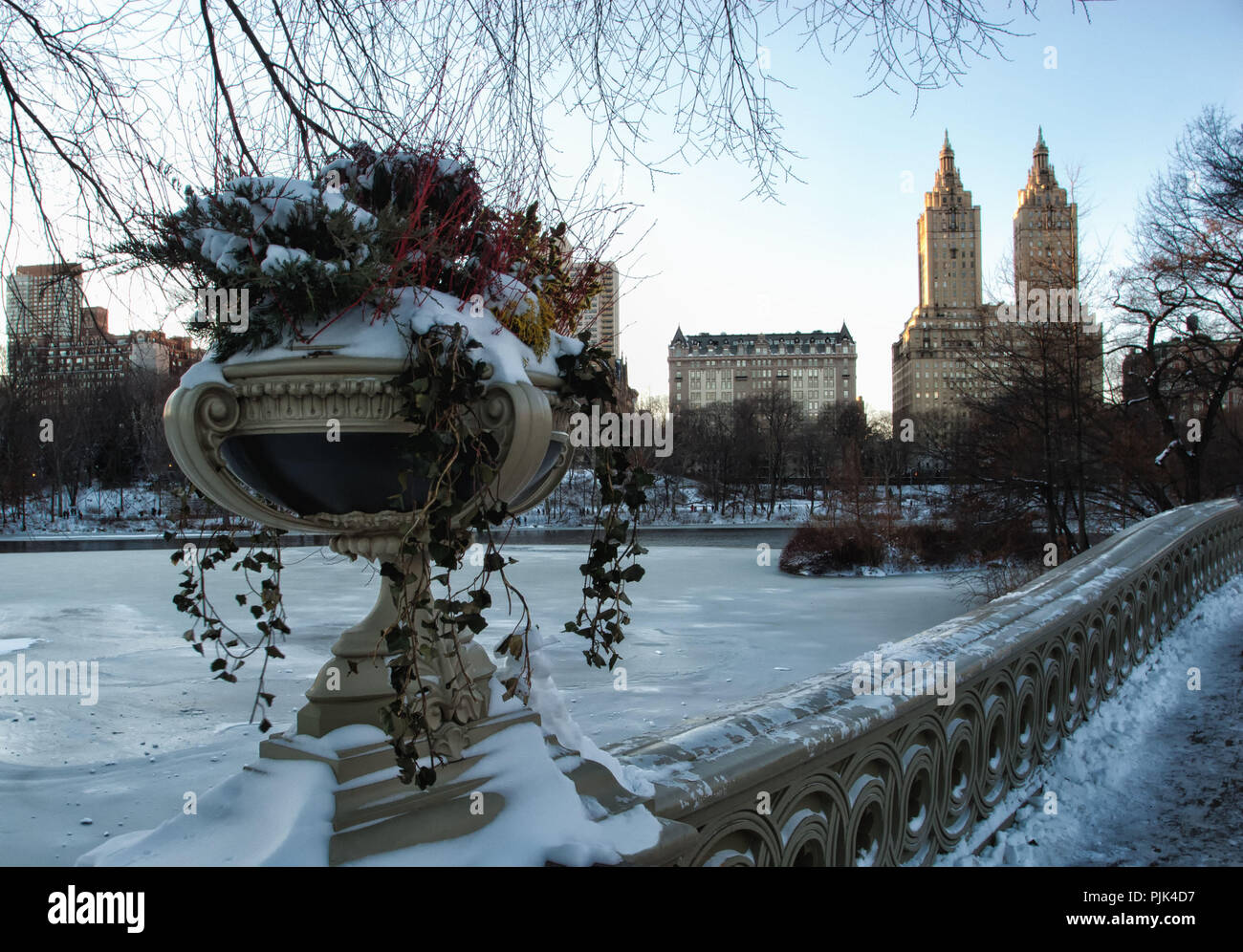 Winter snow in new york city hi-res stock photography and images - Alamy