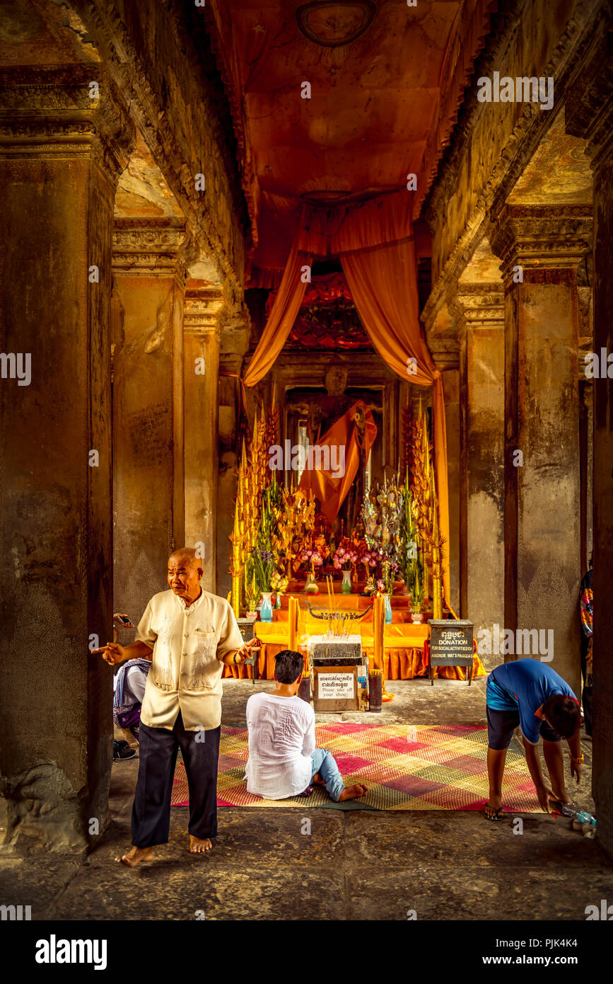 Buddhist temple guard hi-res stock photography and images - Alamy