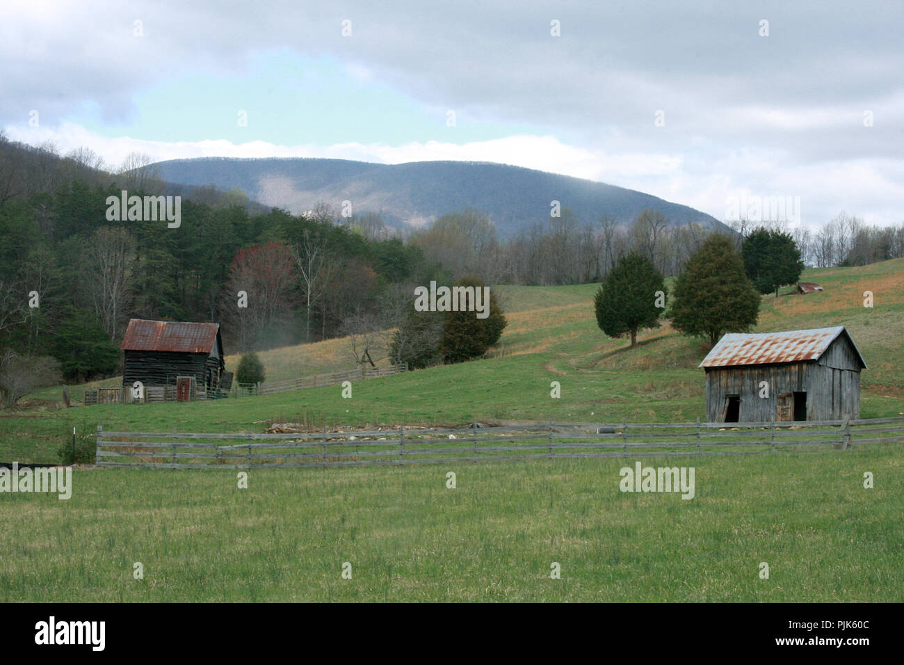 Virginia landscape farm mountains hi-res stock photography and images ...