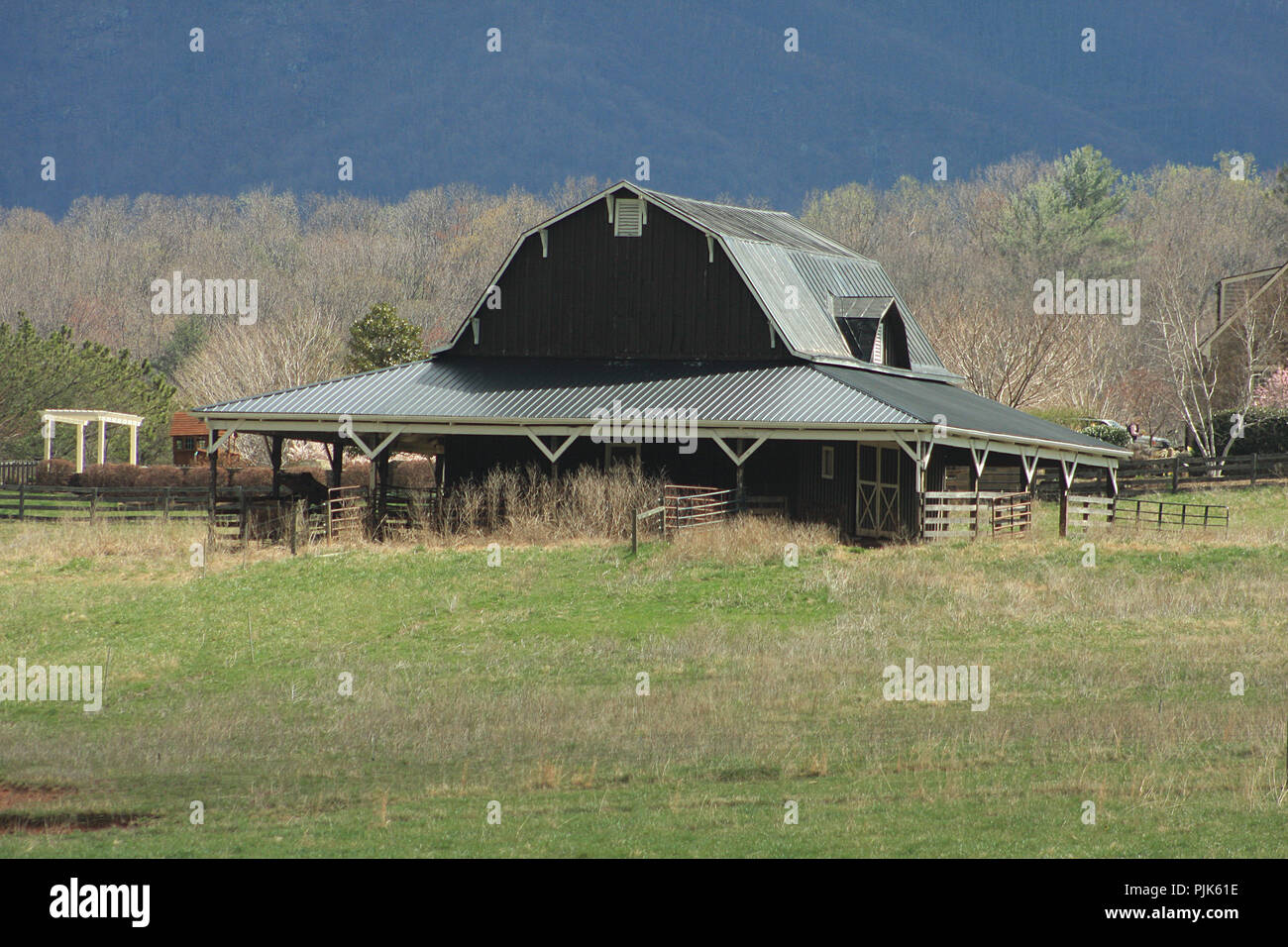 Beautiful barn in rural Virginia, USA Stock Photo - Alamy