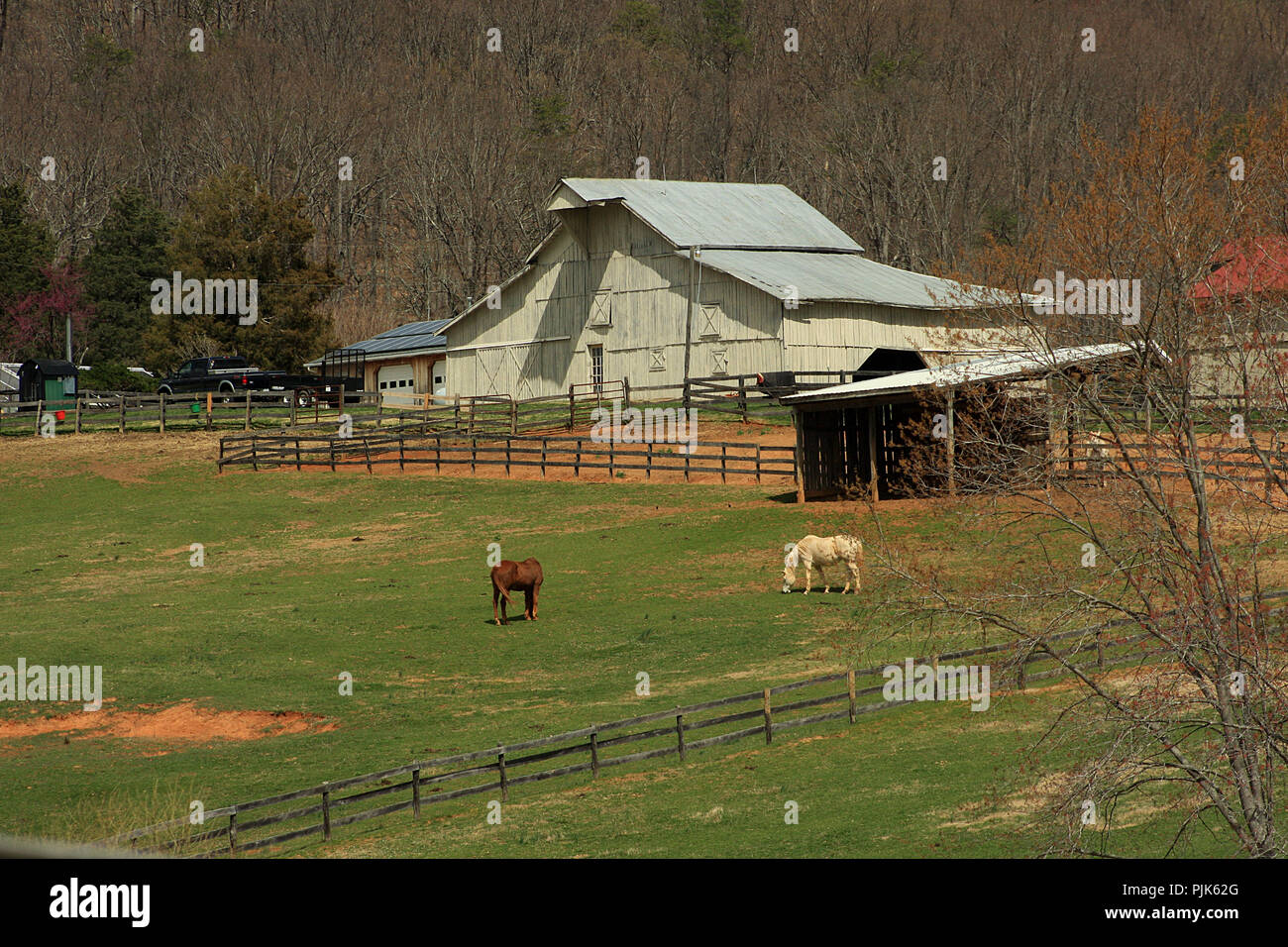 Old countryside stables hi-res stock photography and images - Alamy