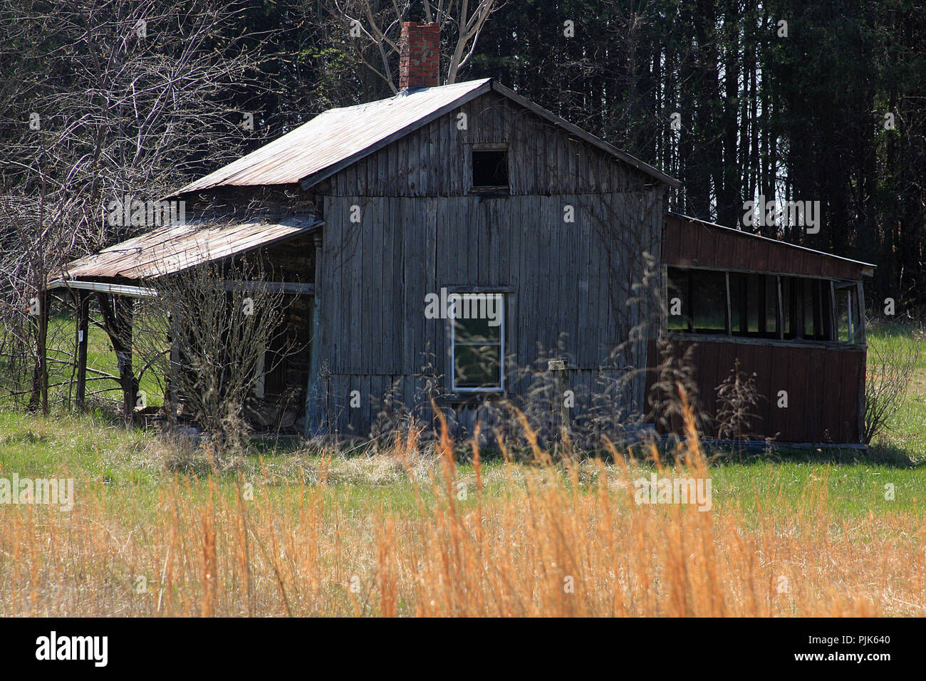 Wooden shed in rural Virginia Stock Photo - Alamy