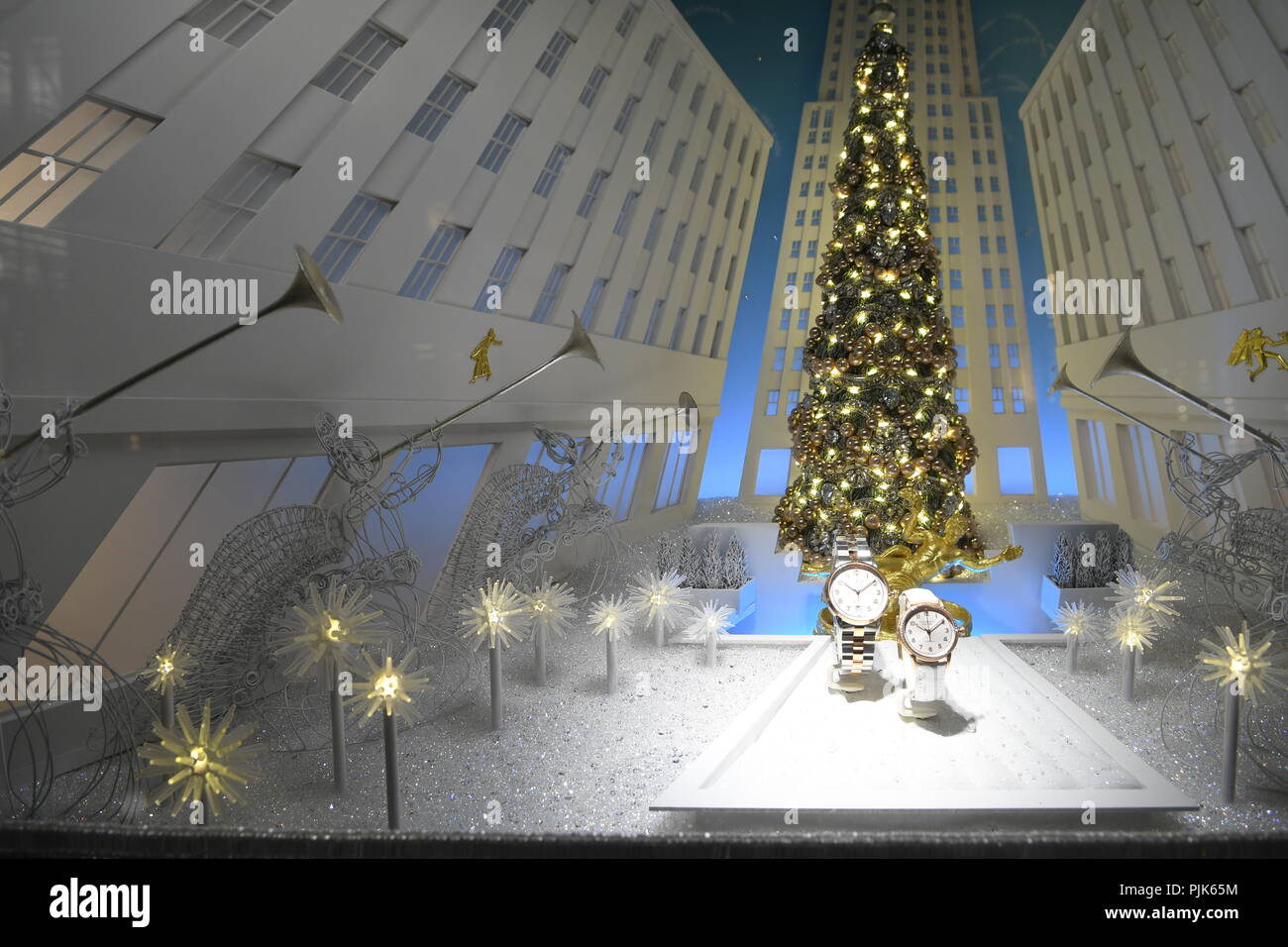 Holiday window display at Tiffany in NYC on December 21, 2016 Stock ...