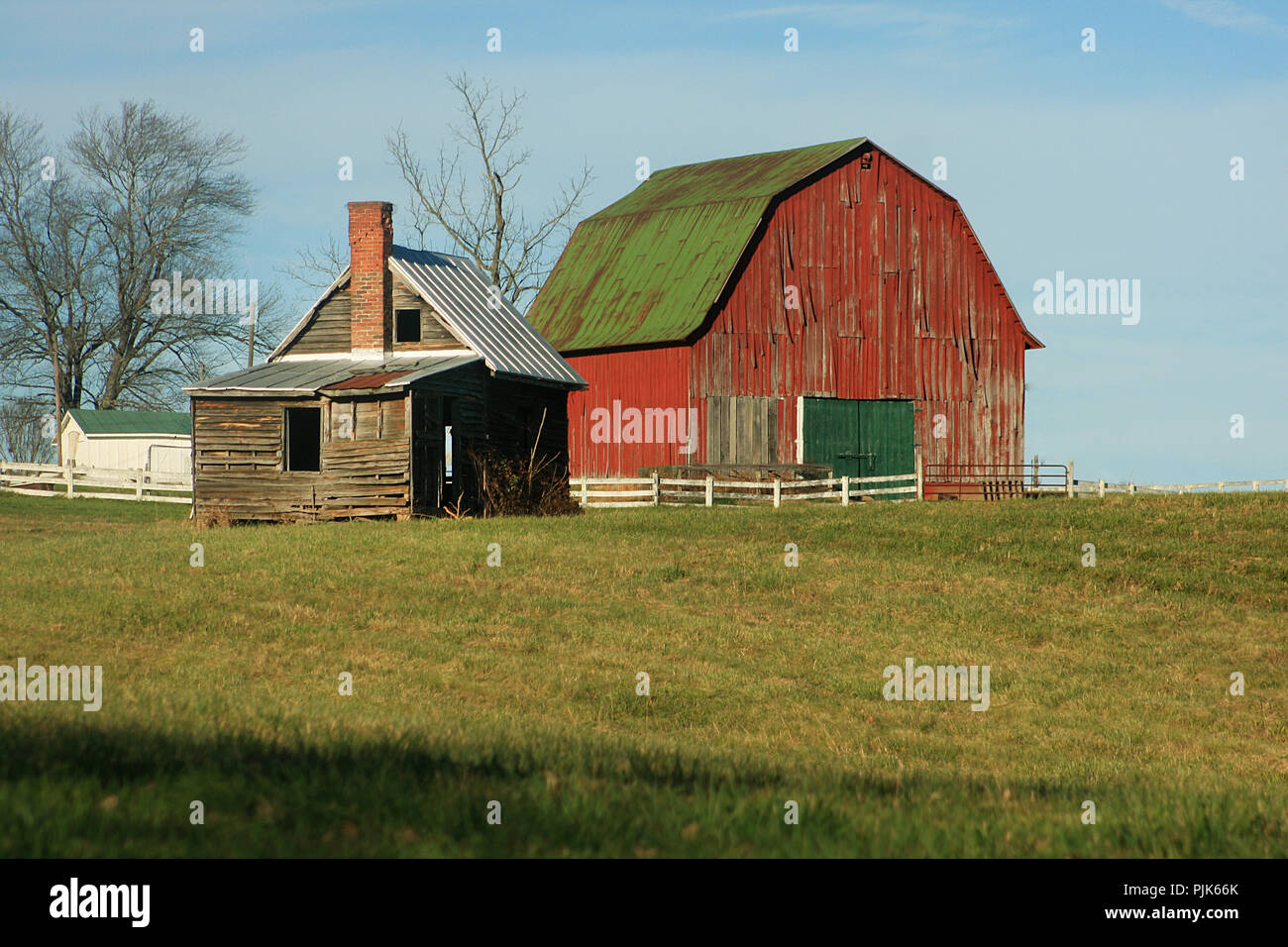 Wooden structures at farm in rural Virginia Stock Photo - Alamy