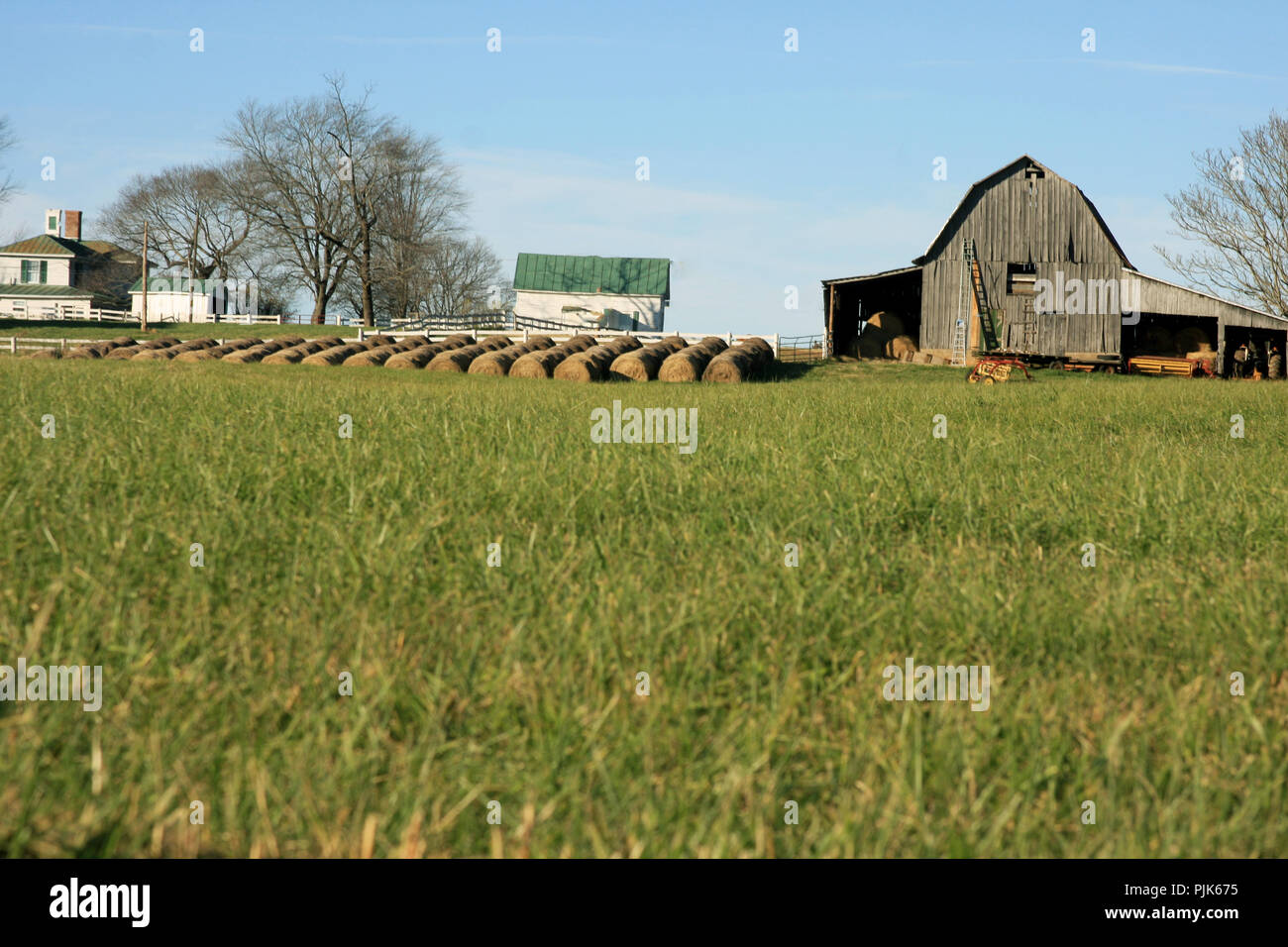 Building hay bale house hi-res stock photography and images - Alamy