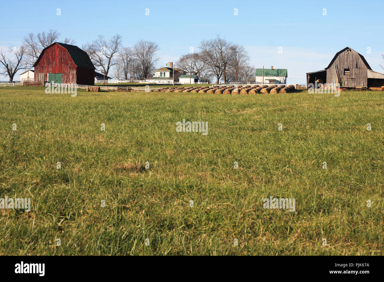 Building hay bale house hi-res stock photography and images - Alamy