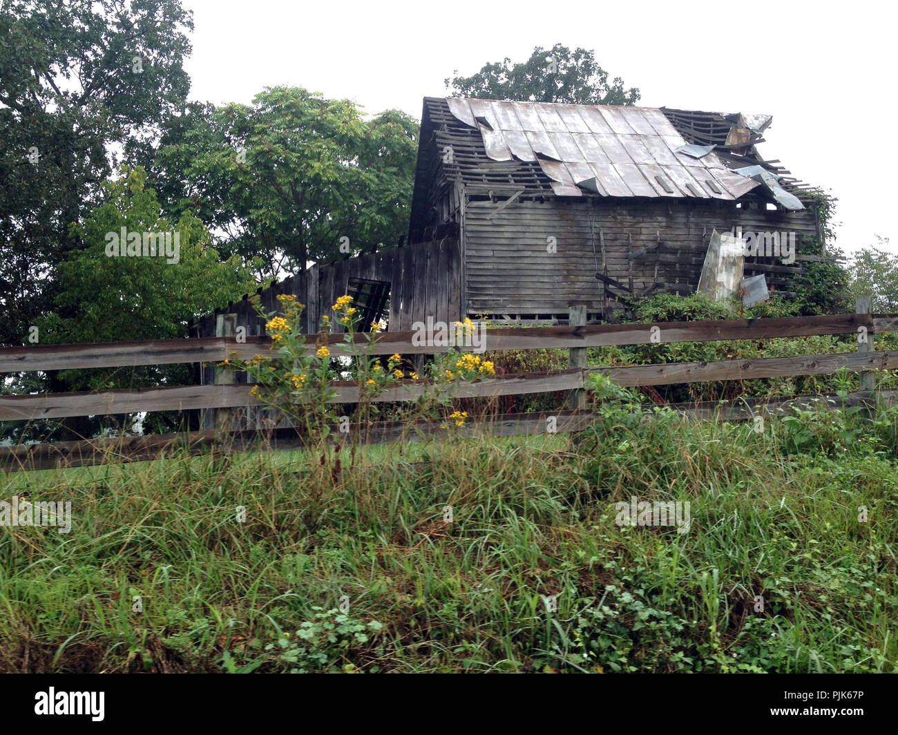 Falling barn in rural Virginia, USA Stock Photo - Alamy