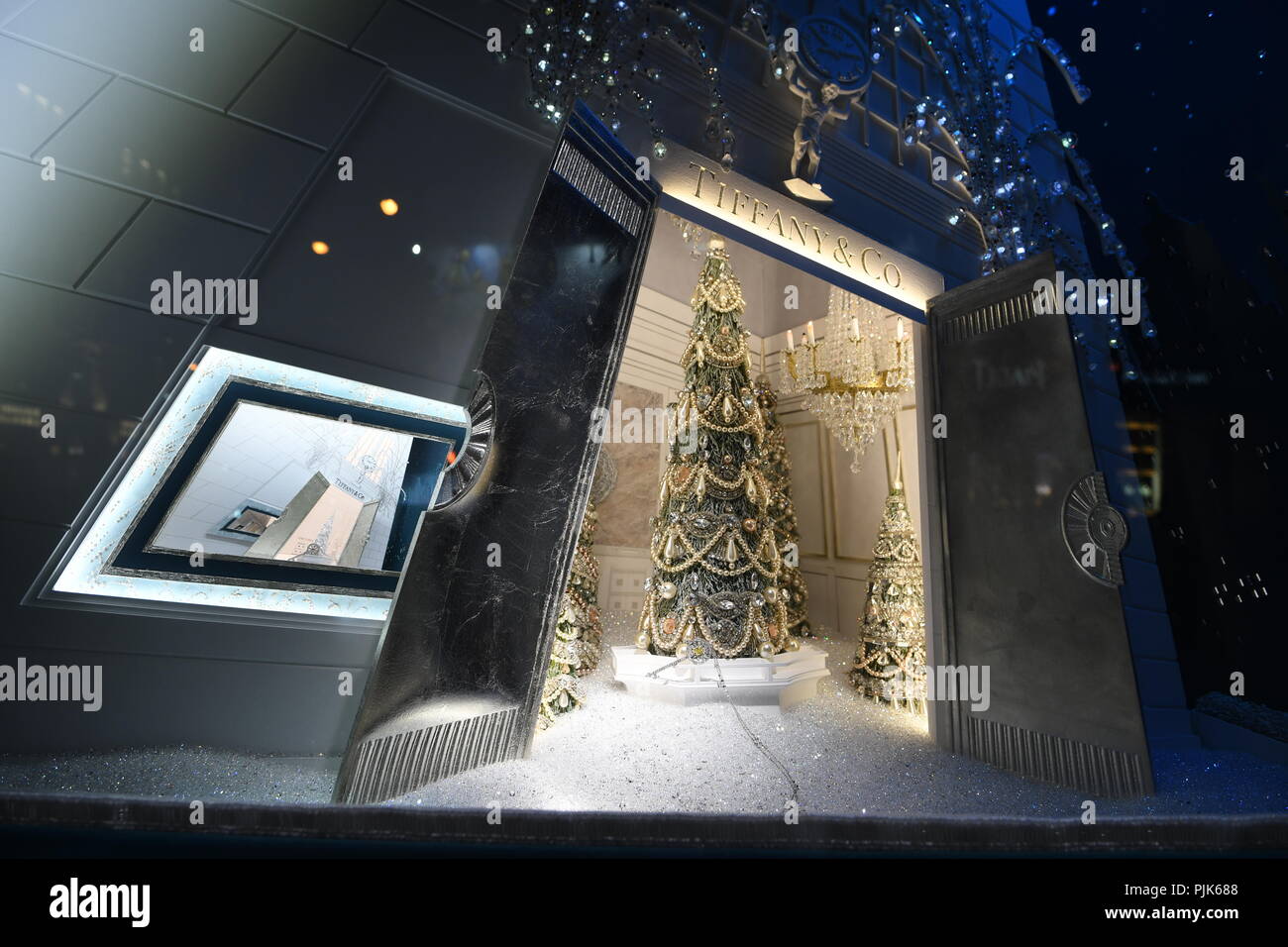 Holiday window display at Tiffany in NYC on December 21, 2016 Stock ...
