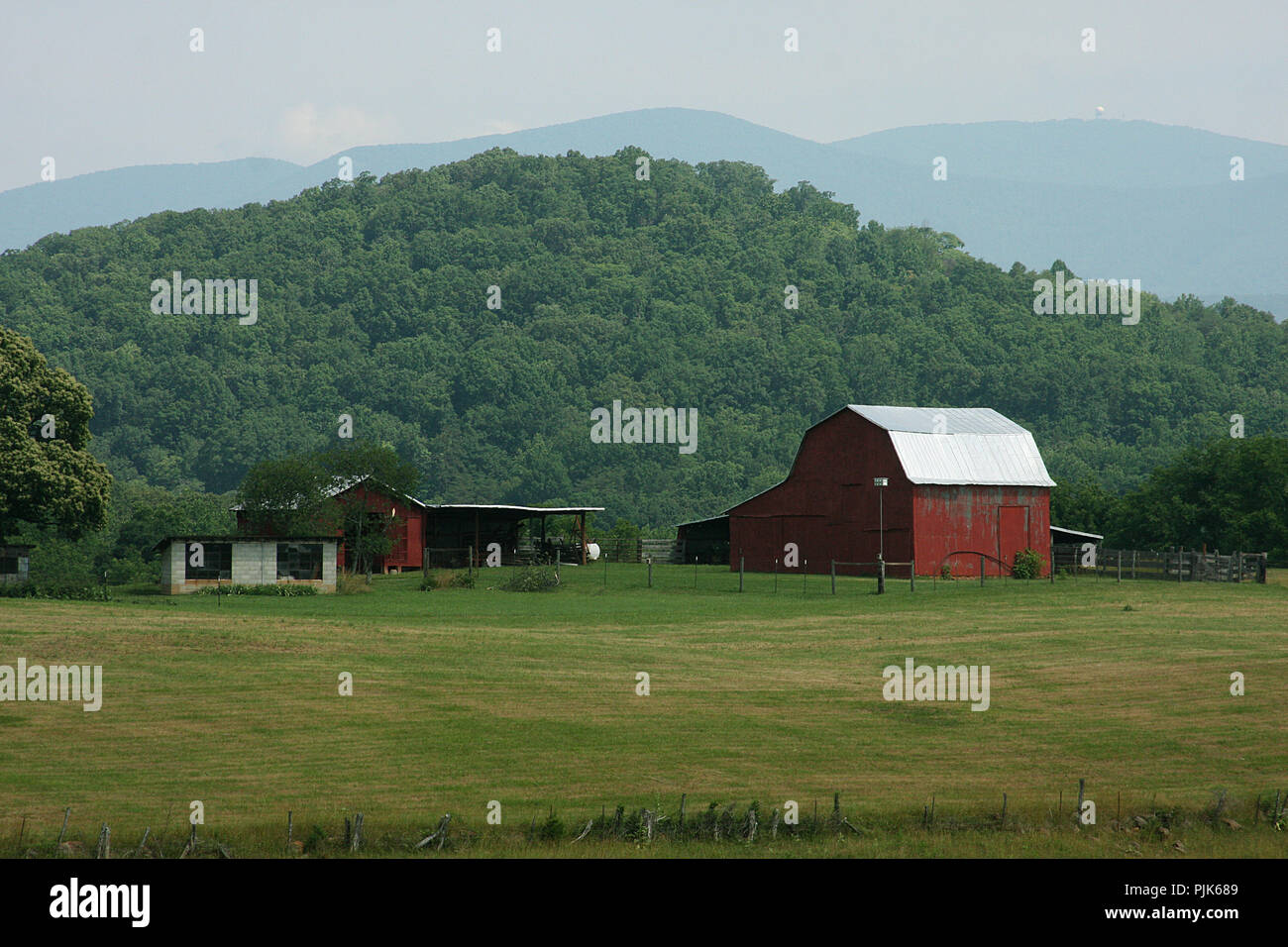 Landscape in Virginia's Blue Ridge Mountains, with farmhouse and barn ...