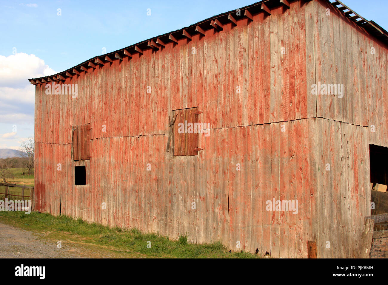 Simple wooden building hi-res stock photography and images - Alamy
