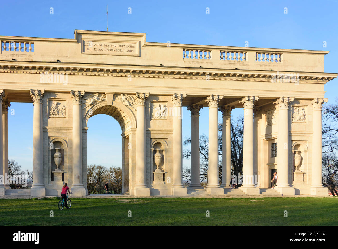 Kolonada reistna hi-res stock photography and images - Alamy