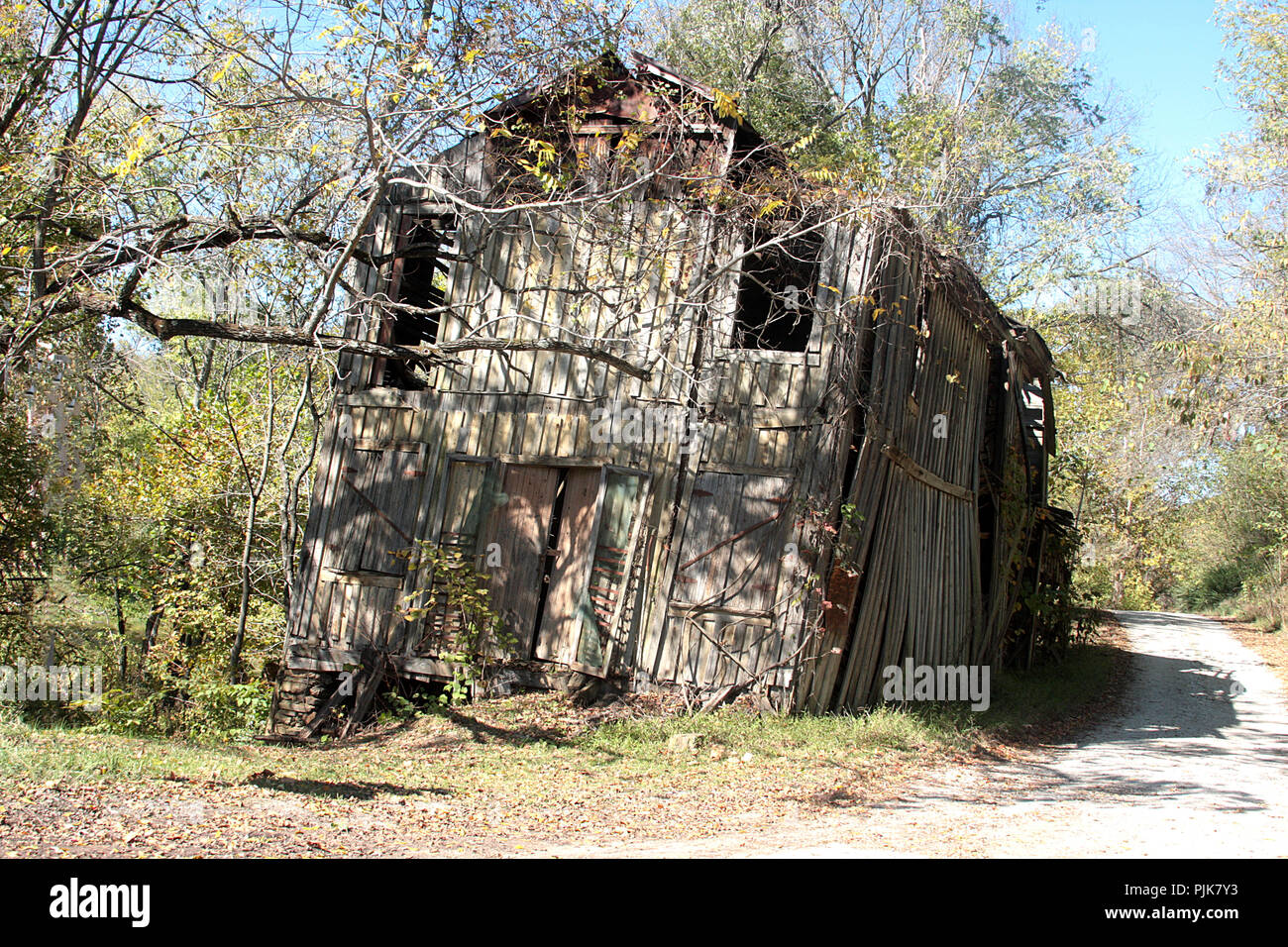Old farm shed weathered hi-res stock photography and images - Alamy