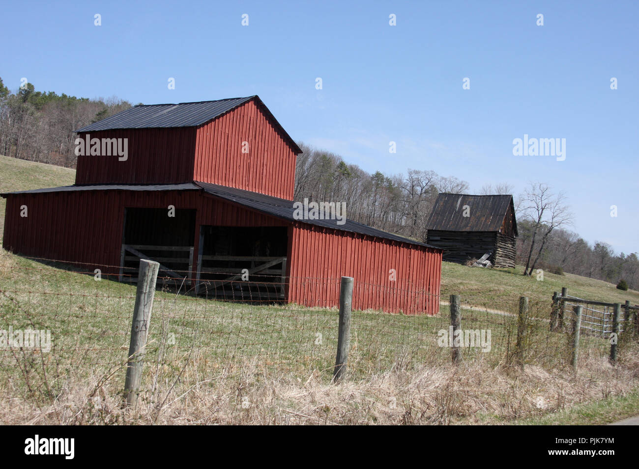 Simple barn hi-res stock photography and images - Alamy