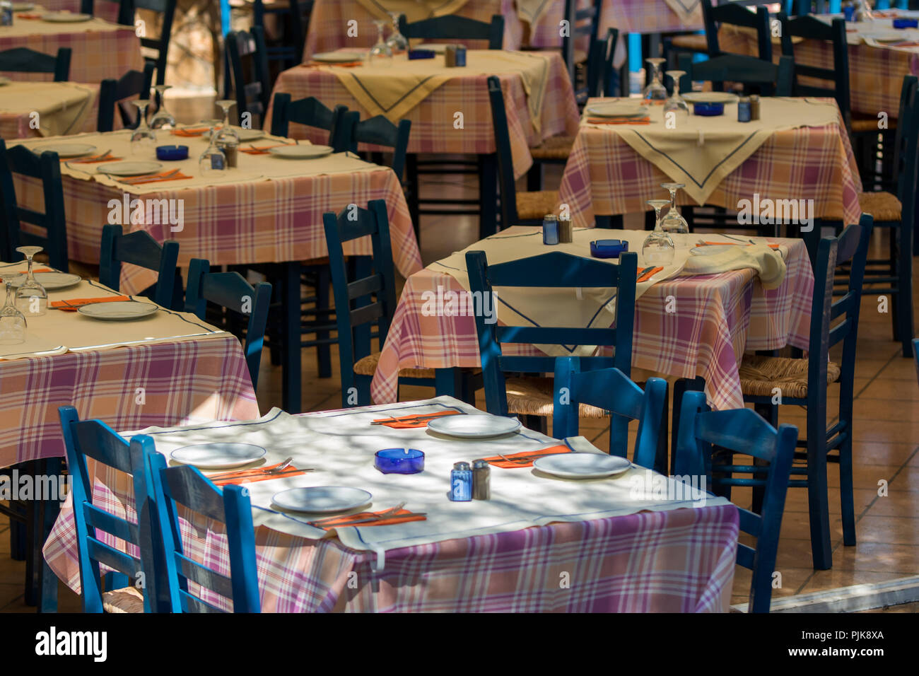 Lunch table hi-res stock photography and images - Alamy