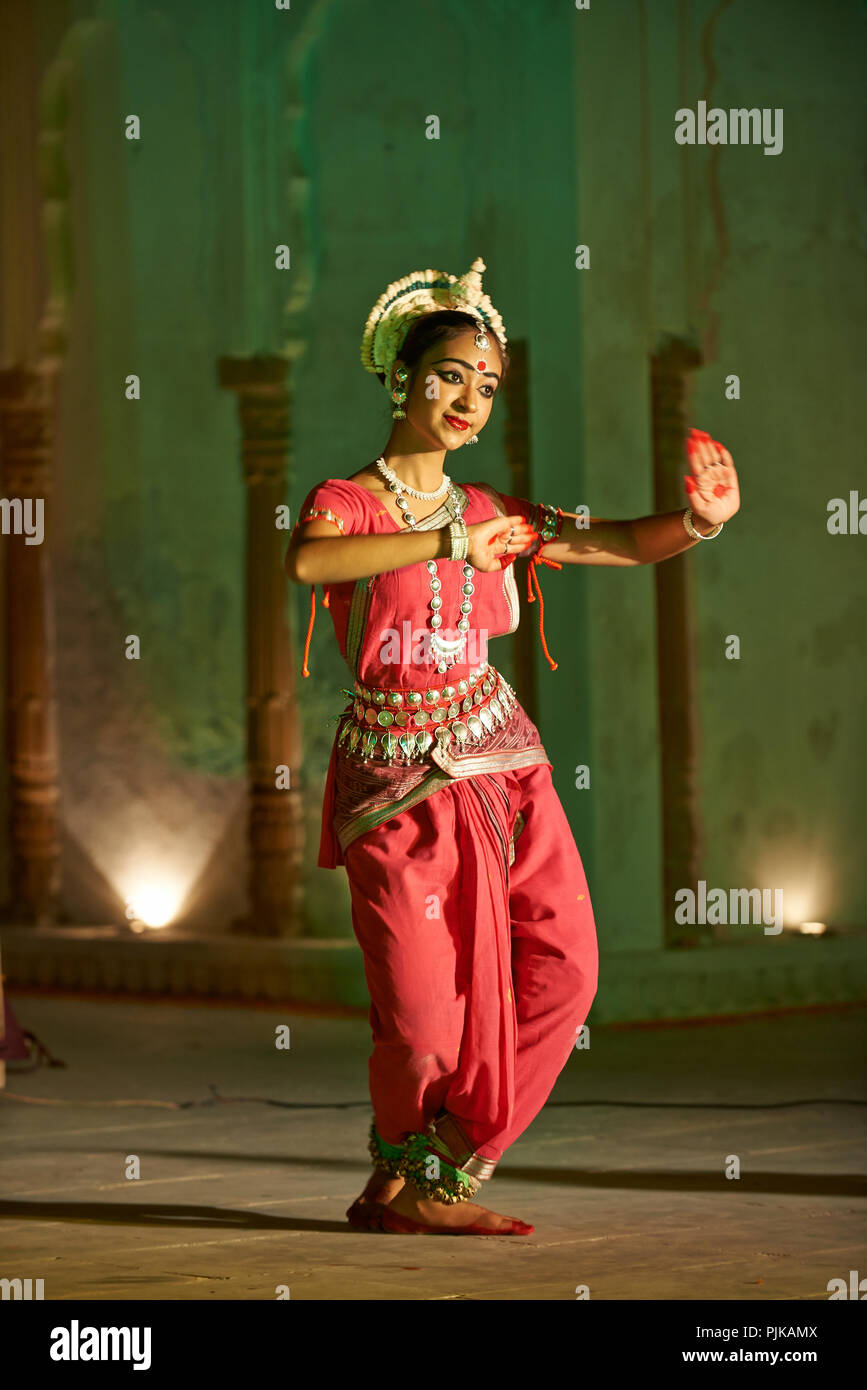 traditional indian dance during Pushkar Mela, Pushkar, Rajasthan, India ...