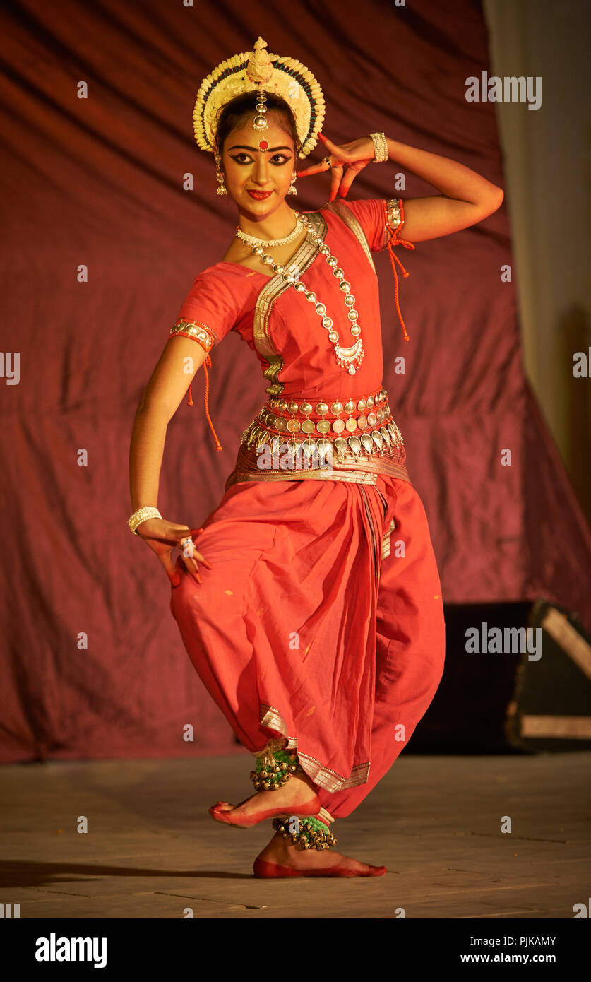 traditional indian dance during Pushkar Mela, Pushkar, Rajasthan, India ...