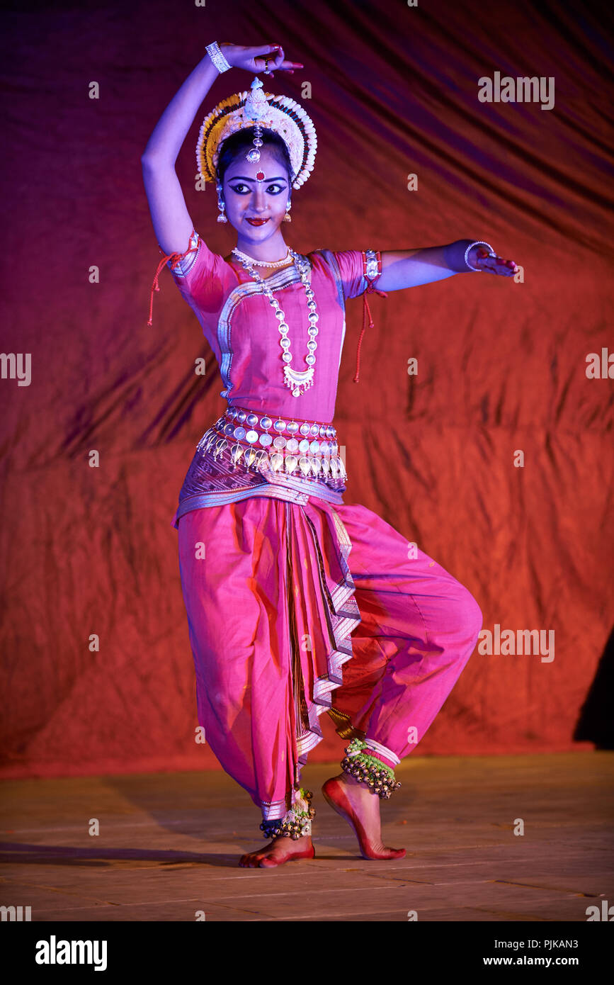 traditional indian dance during Pushkar Mela, Pushkar, Rajasthan, India ...