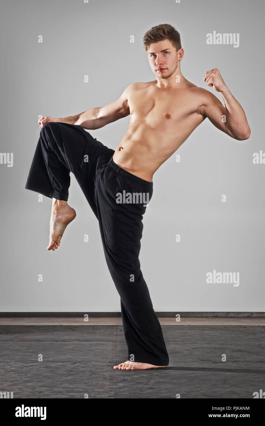 Male model natural muscular hi-res stock photography and images - Alamy